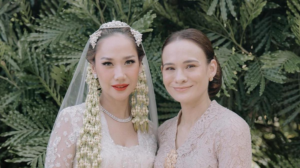 Curi Perhatian di Nikahan BCL, Intip 8 Potret Aishah Adik Ashraf ...