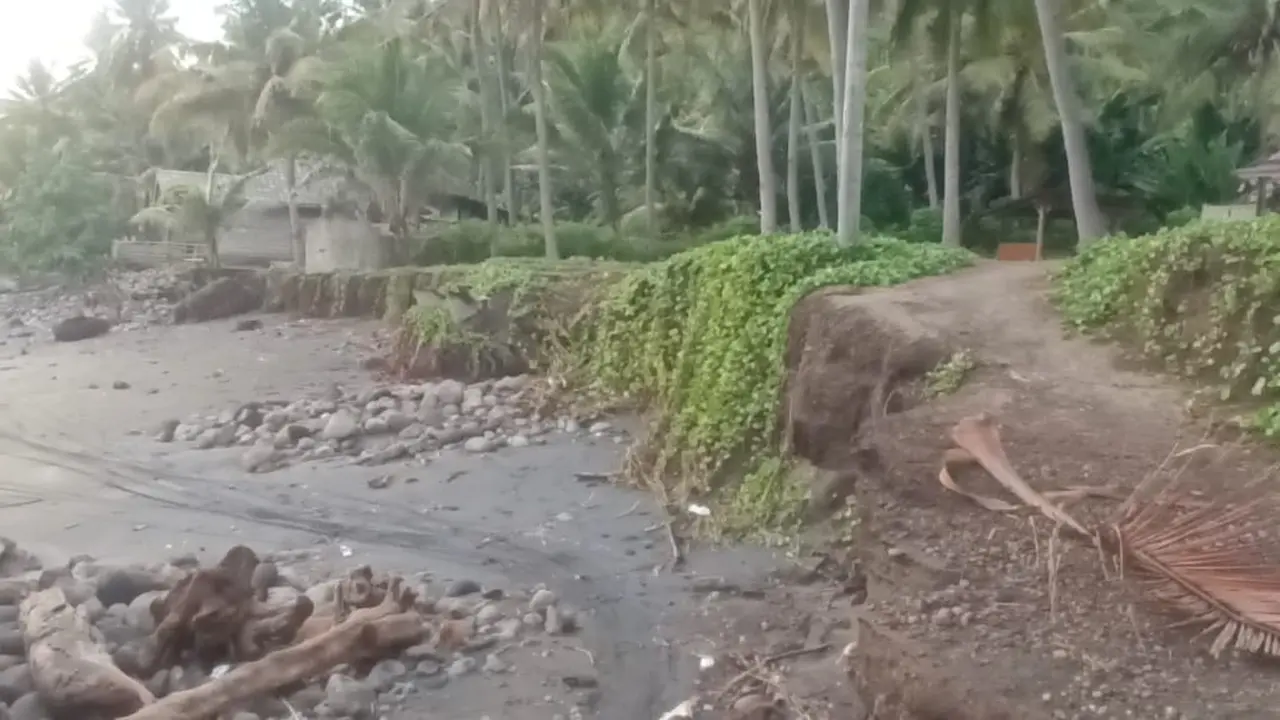 Banjir Rob Paksa Ratusan Warga di 3 Dusun di Sikka NTT Mengungsi