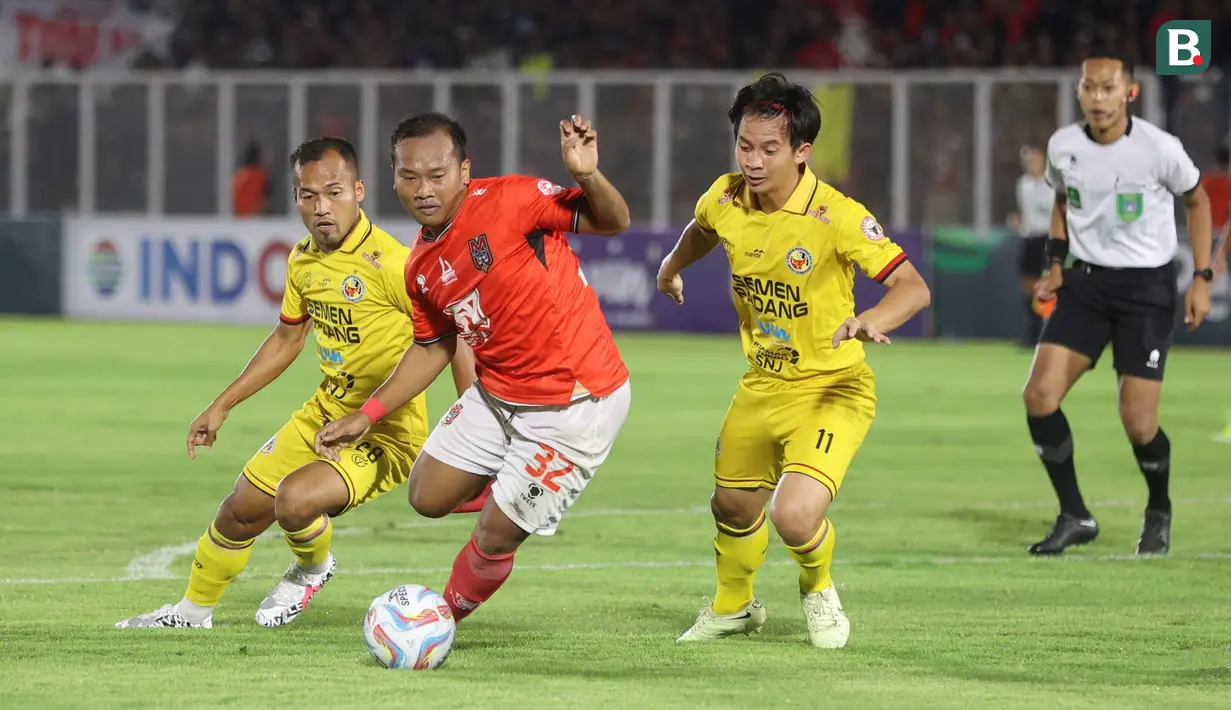 Foto: Perjuangan Keras Pemain Malut United saat Menolak Kalah dari ...