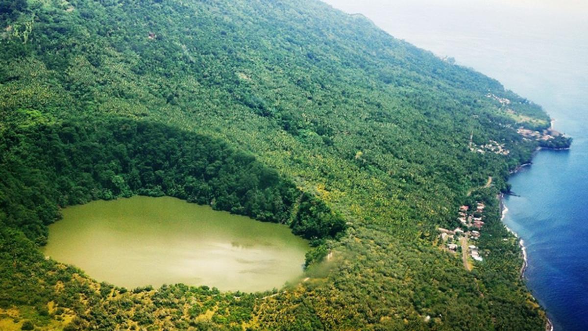 Misteri di Balik Keelokan Danau Tolire di Ternate