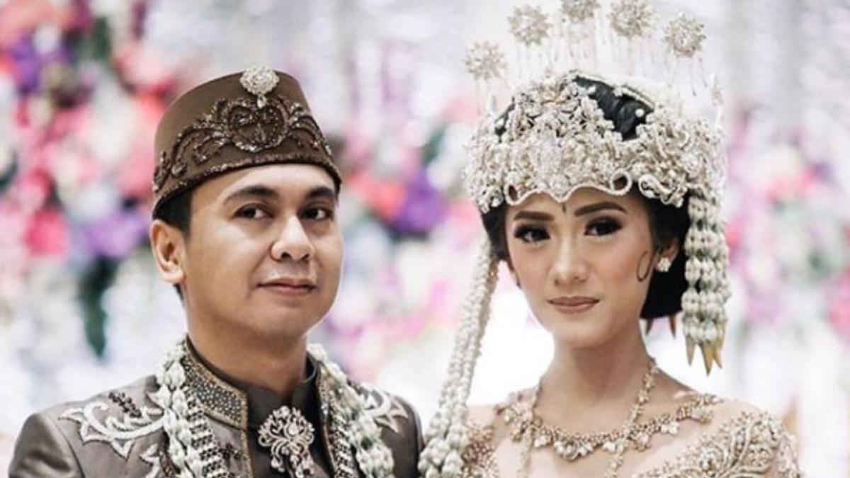 Jadi Istri Raditya Dika, Cantiknya Anissa Aziza Bikin Pangling - Beauty ...