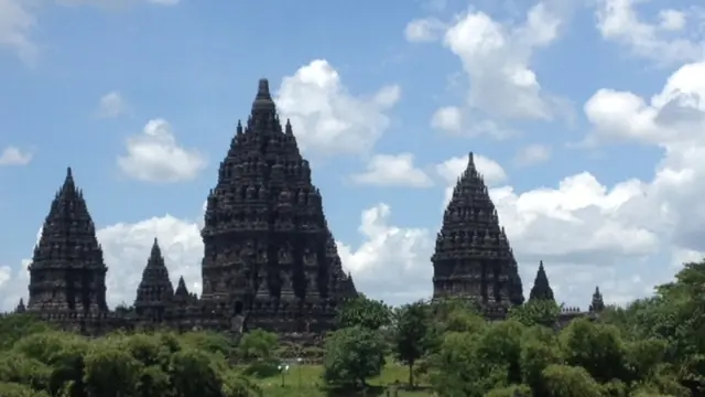 Candi Prambanan, Ini 8 Fakta Menarik di Balik Tempat Wisata Populer ...