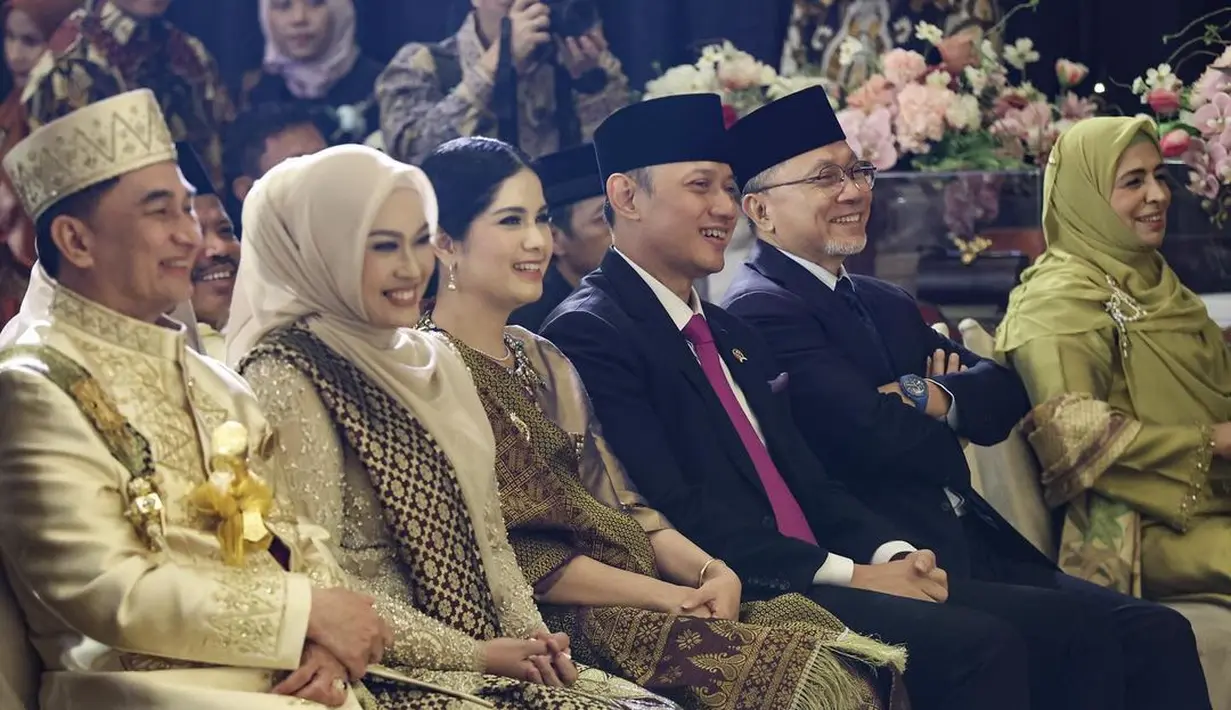 6 Gaya Elegan Annisa Pohan Kenakan Songket Pintu Aceh saat Dampingi AHY jadi Saksi di Akad Nikah ...