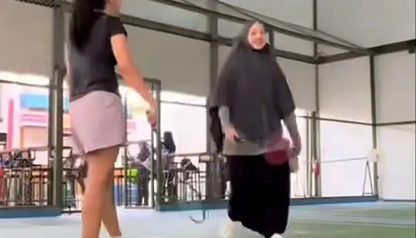 Sosok Hillary Super yang Gantikan Rihanna Sebagai CEO Savage X Fenty ...