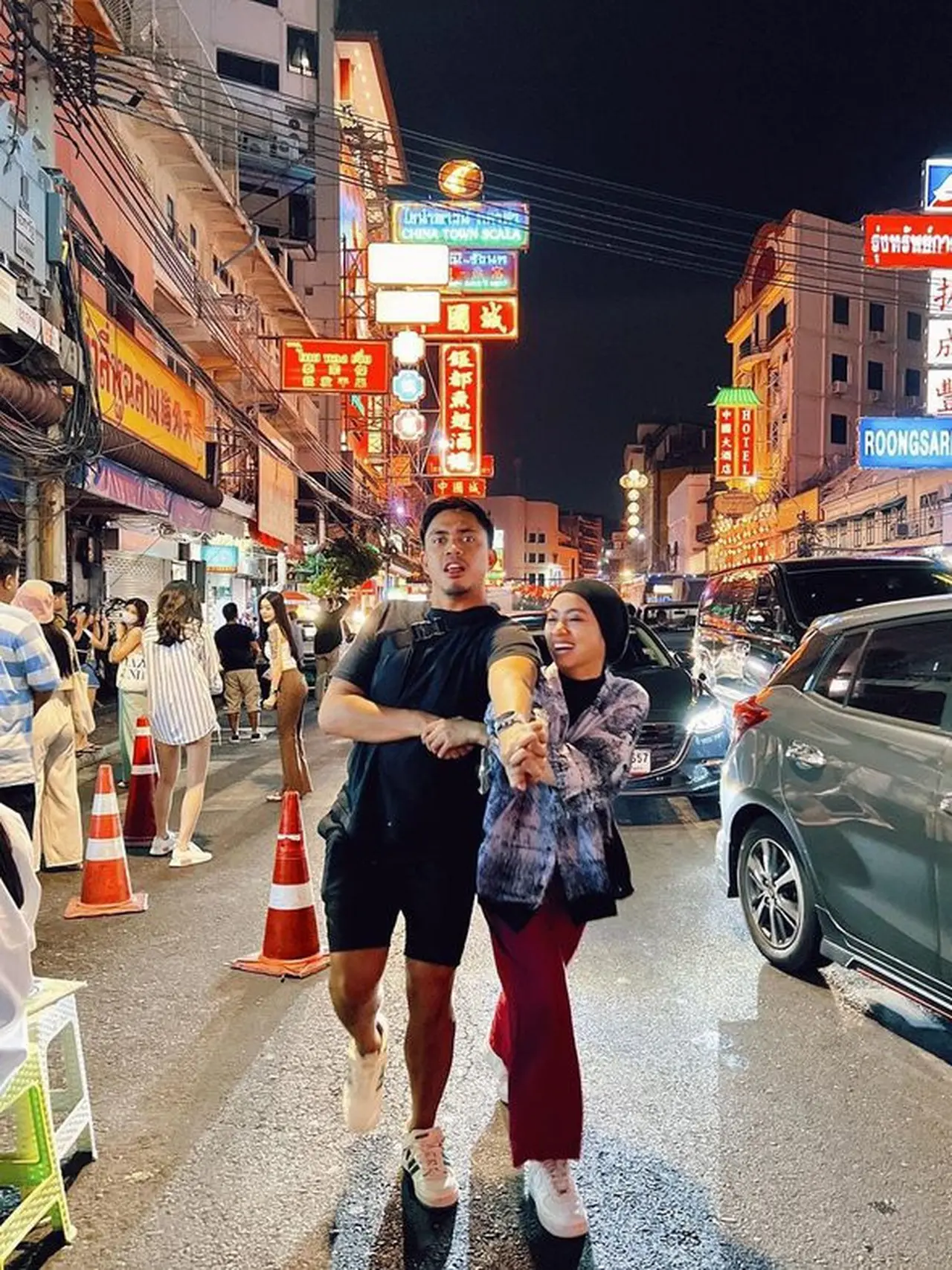 Awet Muda, Ini 6 Potret Cantik Ayudia Bing Slamet yang Pakai Hijab Turban - Entertainment Fimela.com