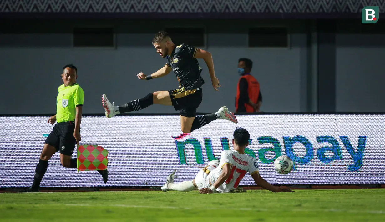 Foto: 3 Bek Tengah Lokal Paling Merepotkan Penyerang di BRI Liga 1 2022 / 2023 - Indonesia Bola.com