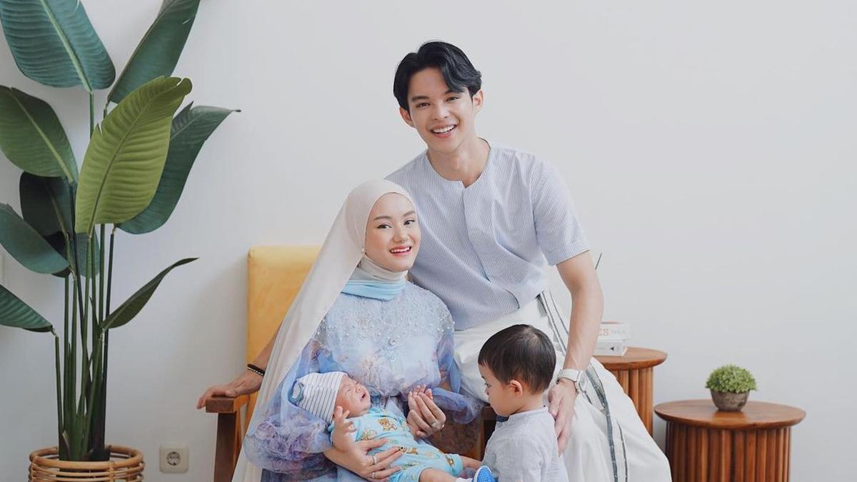 13 Potret Bahagia Keluarga Artis yang Jauh dari Gosip, Selalu Hangat dan Harmonis ...