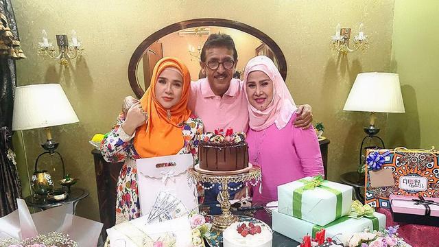 6 Potret Perayaan Ulang Tahun Fitria Elvy Sukaesih ke-54, Kumpul Bareng ...