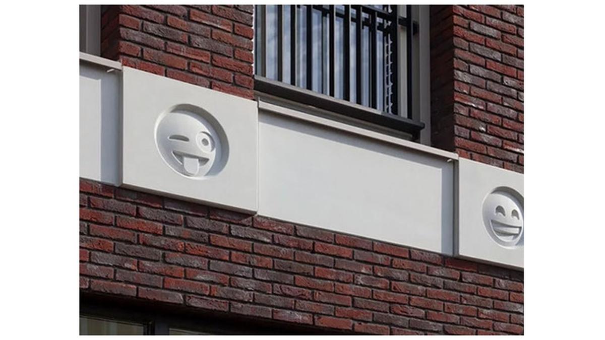 Unik Banget, Gedung Apartemen Ini Gunakan 22 Emoji untuk Dekorasi