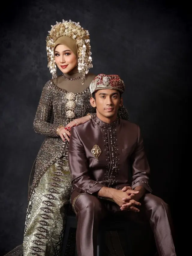 7 Potret Marini Zumarnis Pakai Kebaya Panjang Modern, Gayanya di Acara Mantu Bella Saphira Curi ...