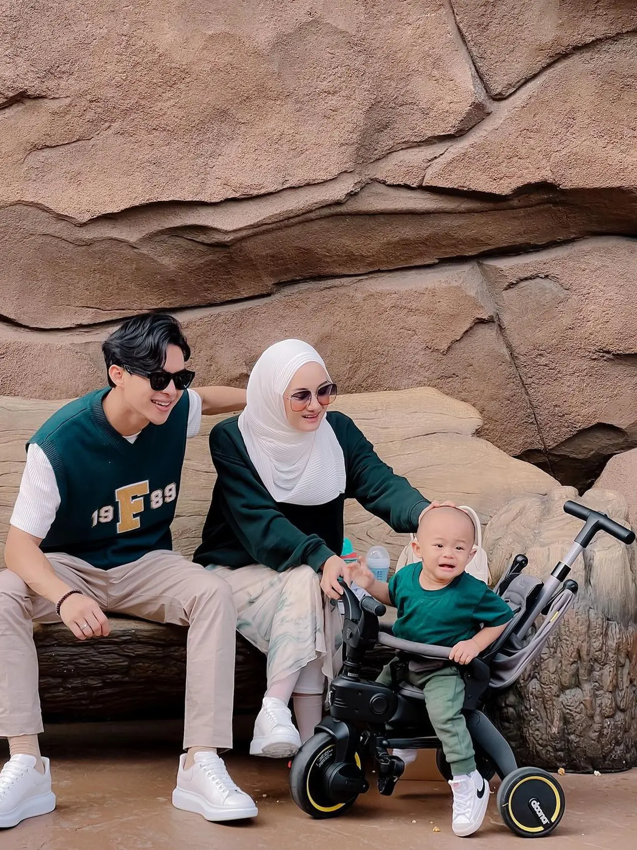 10 OOTD Kompak ala Keluarga Dinda Hauw dan Rey Mbayang, Family Goals ...