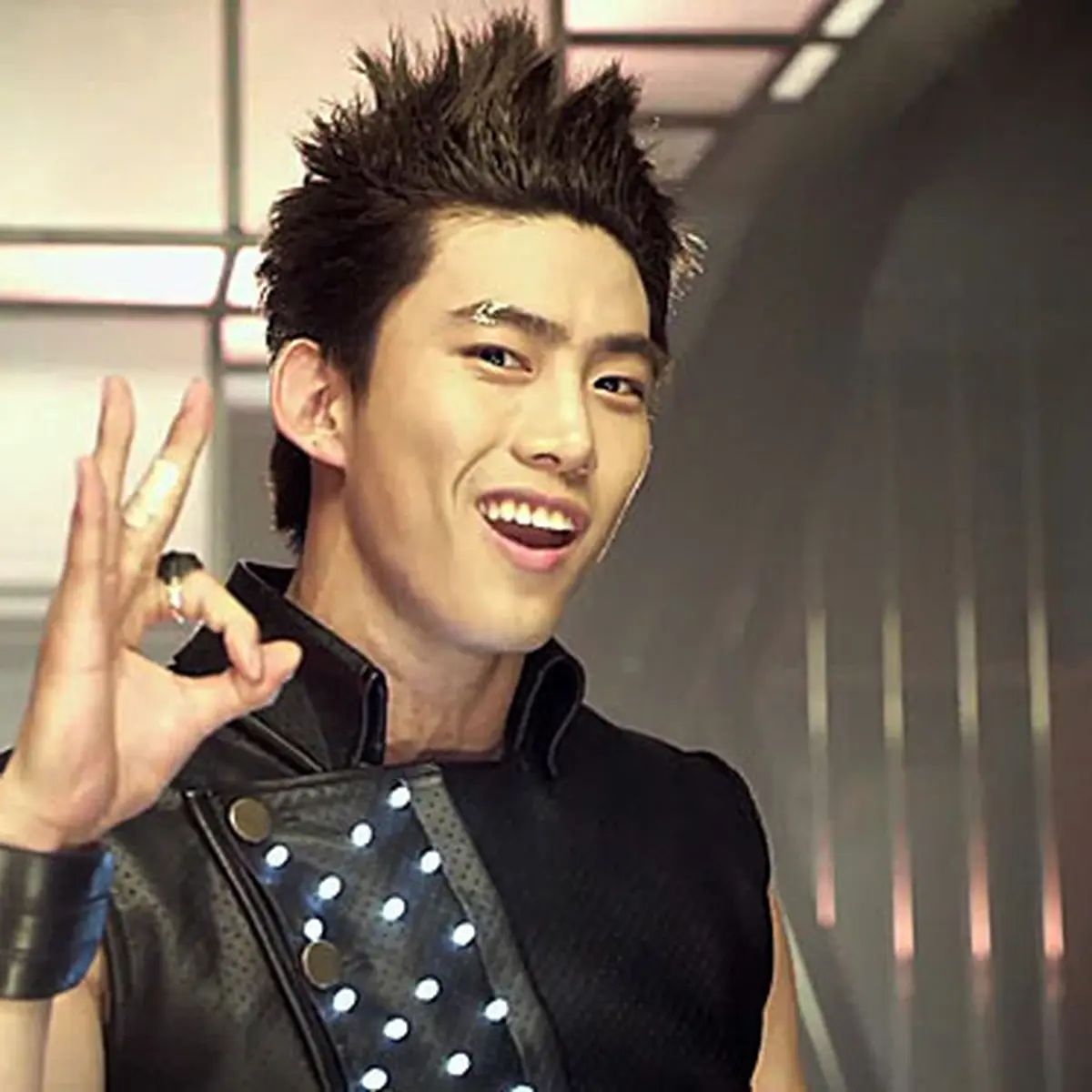 Taecyeon Hands Up