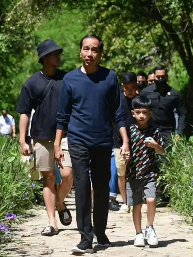Gaya Menggemaskan Jan Ethes dan Lembah Manah Kenakan Kaus Branded Saat ...