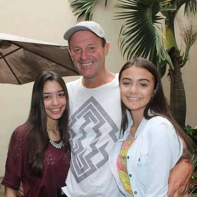 Jarang Tersorot, Ini 6 Potret Amanda Rawles dan Ayahnya yang Berdarah ...