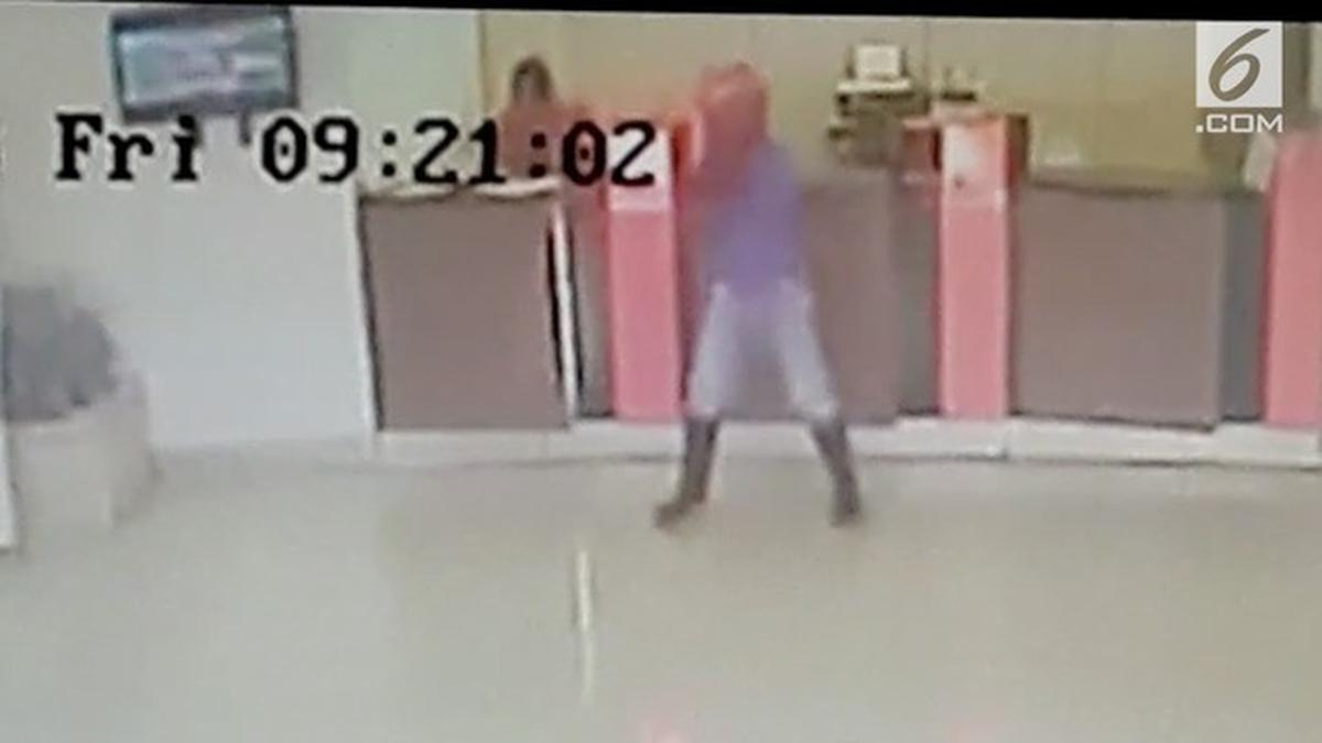 VIDEO: Perampokan Bank BNI Papua Menggunakan Senjata SS2 - Regional ...