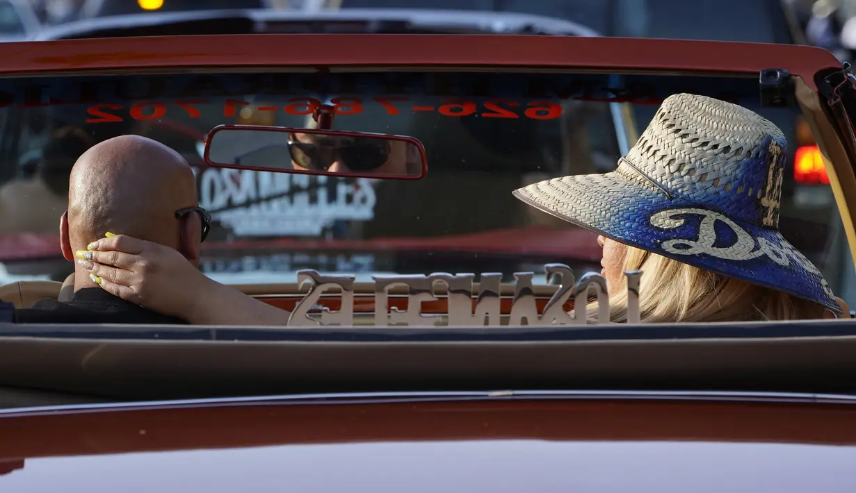 FOTO: Aksi Mobil Lowrider di Jalanan Los Angeles - Foto Liputan6.com