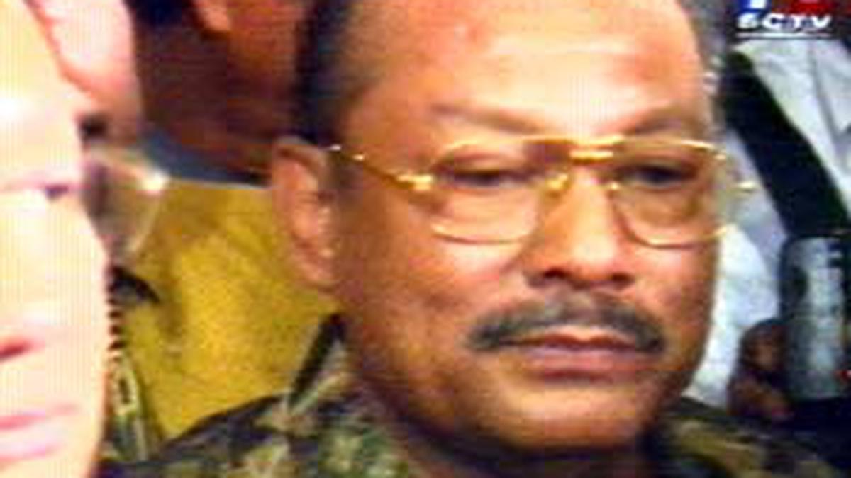 Beddu Amang Menjadi Tahanan Rumah - News Liputan6.com