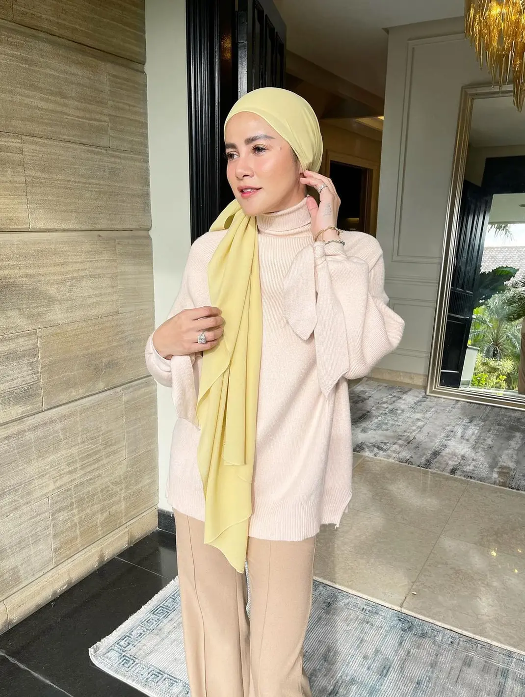 8 Parade Gaya Santun para Seleb dengan Turban, Tampilan Chic ala Timur ...