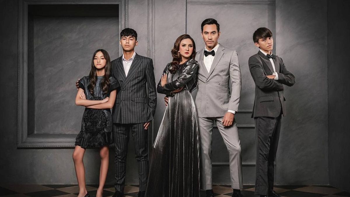 10 Artis Pria dengan Keluarga yang Disebut Good Looking, Anak-anaknya ...