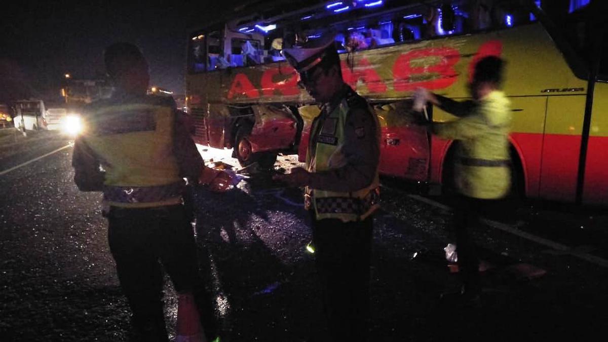 Fakta Fakta Kecelakaan Maut Tol Cipali Tewaskan 7 Orang News