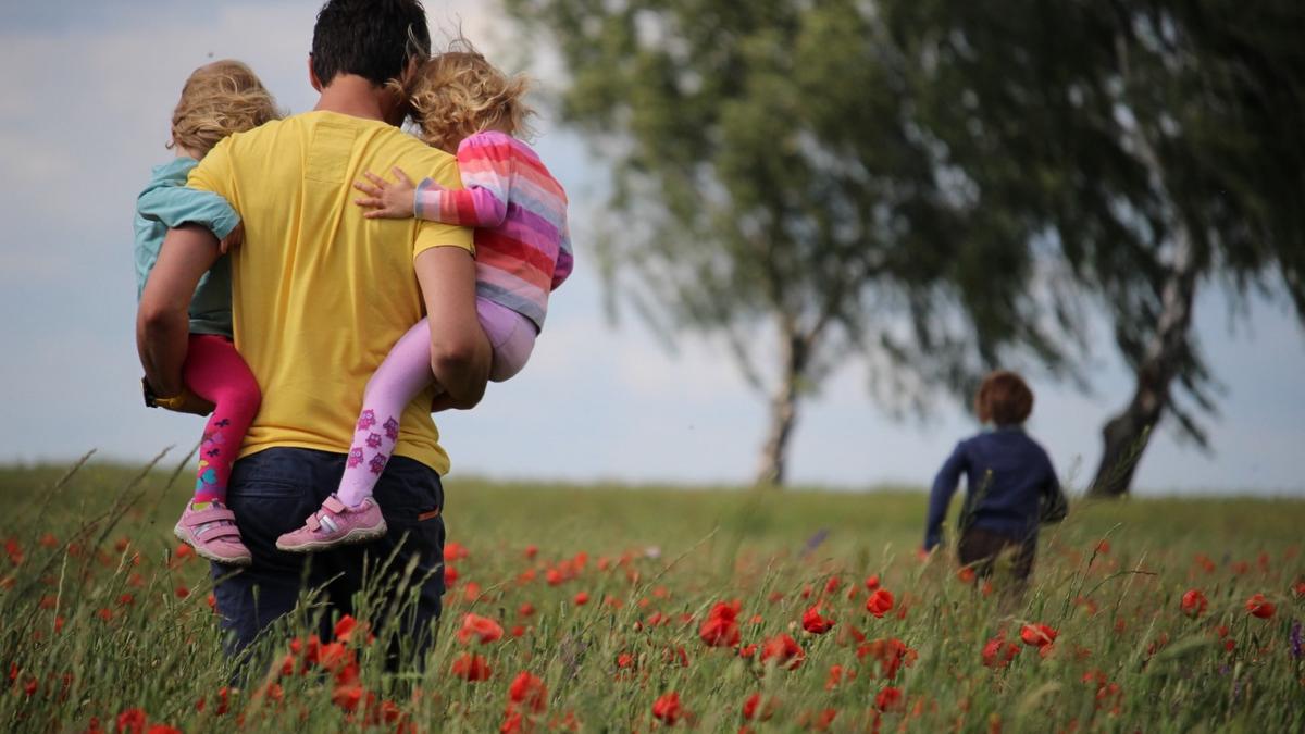 Kumpulan Pantun untuk Memeriahkan Hari Ayah, Menyentuh Hati