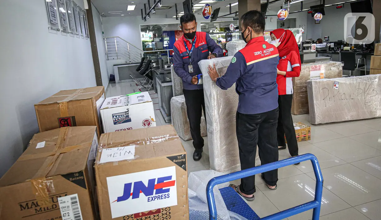FOTO: Peningkatan Pengiriman Barang di Akhir Tahun - Foto Liputan6.com