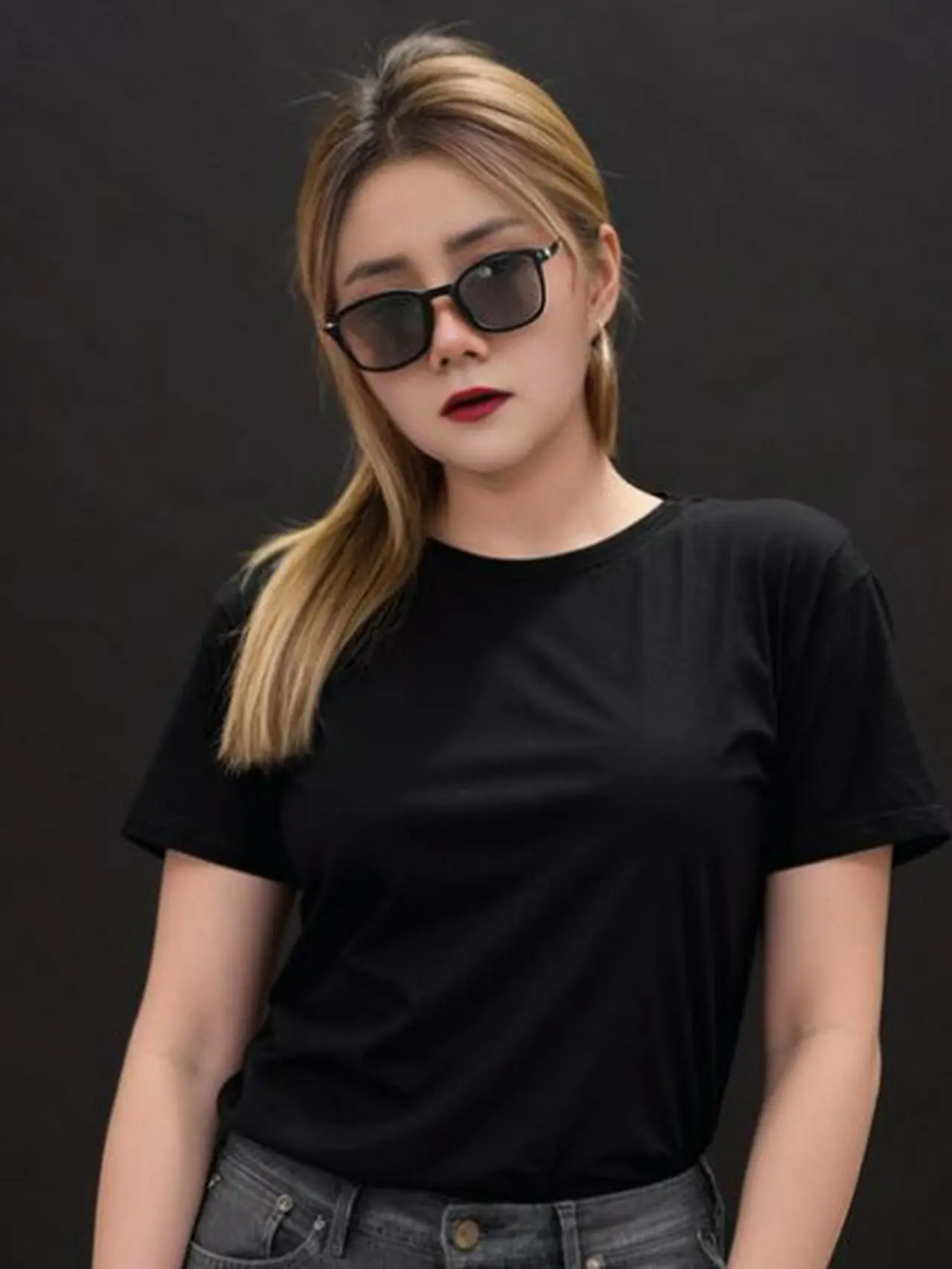 Gaya Nyentrik Madam O Curi Perhatian Warganet - Regional Liputan6.com