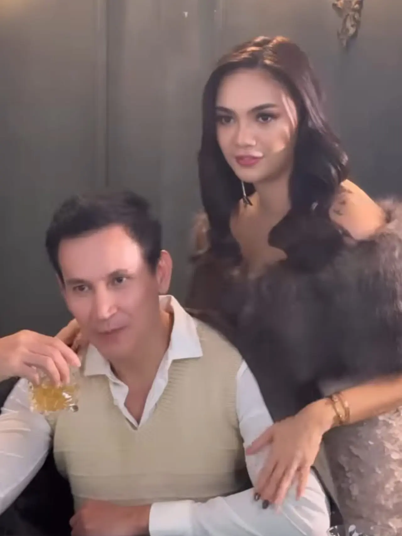 7 Potret Marcelino Lefrandt dan Violenzia Rayakan 7 Bulan Pacaran, Beda 16 Tahun - Hot Liputan6.com