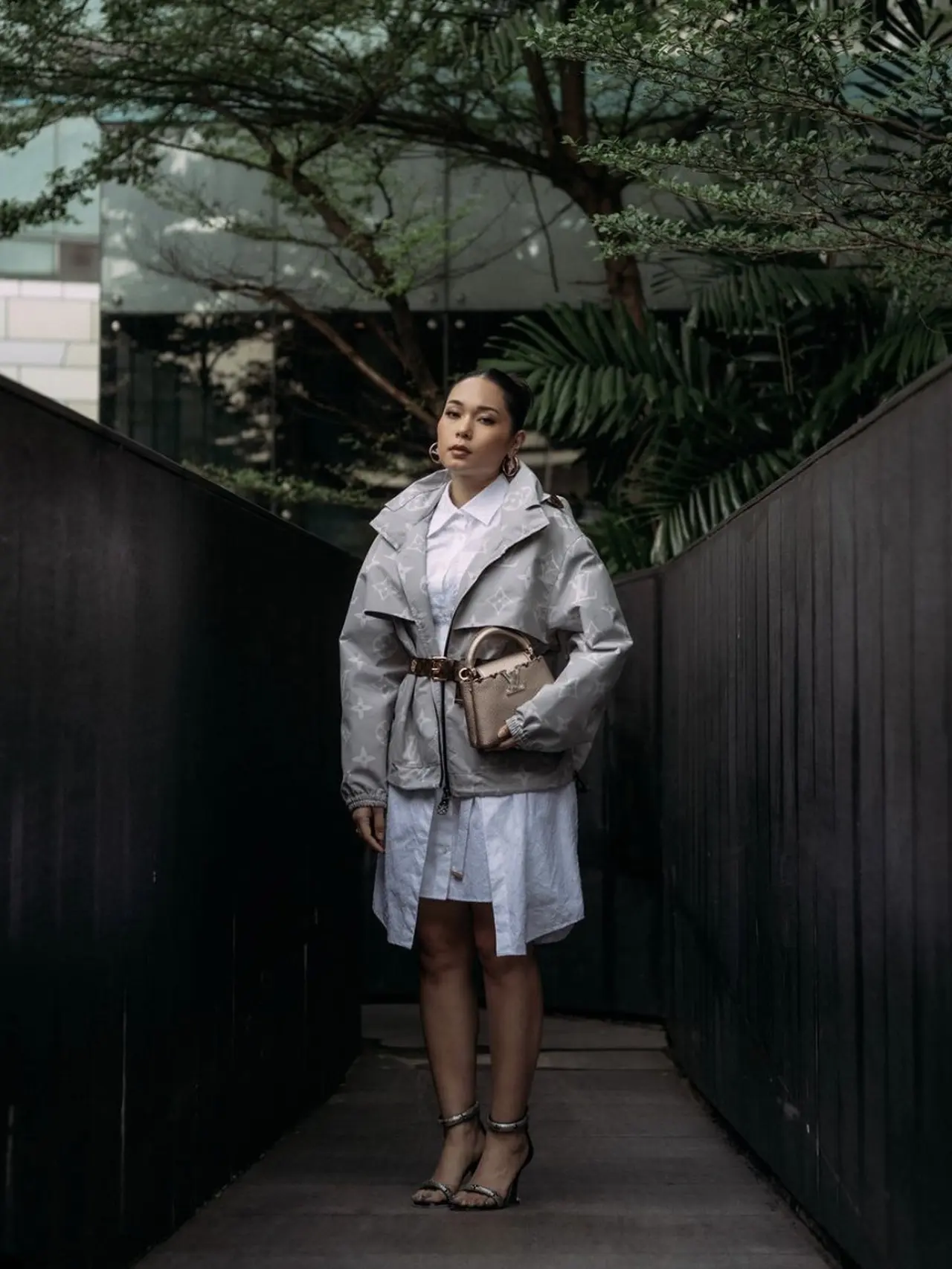 6 Referensi Pose Foto yang Estetis, Mudah Dilakukan ala Para Selebgram