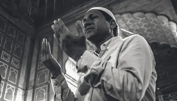 Bacaan Niat Sholat Ba'diyah Isya, Lengkap dengan Latin hingga Artinya ...