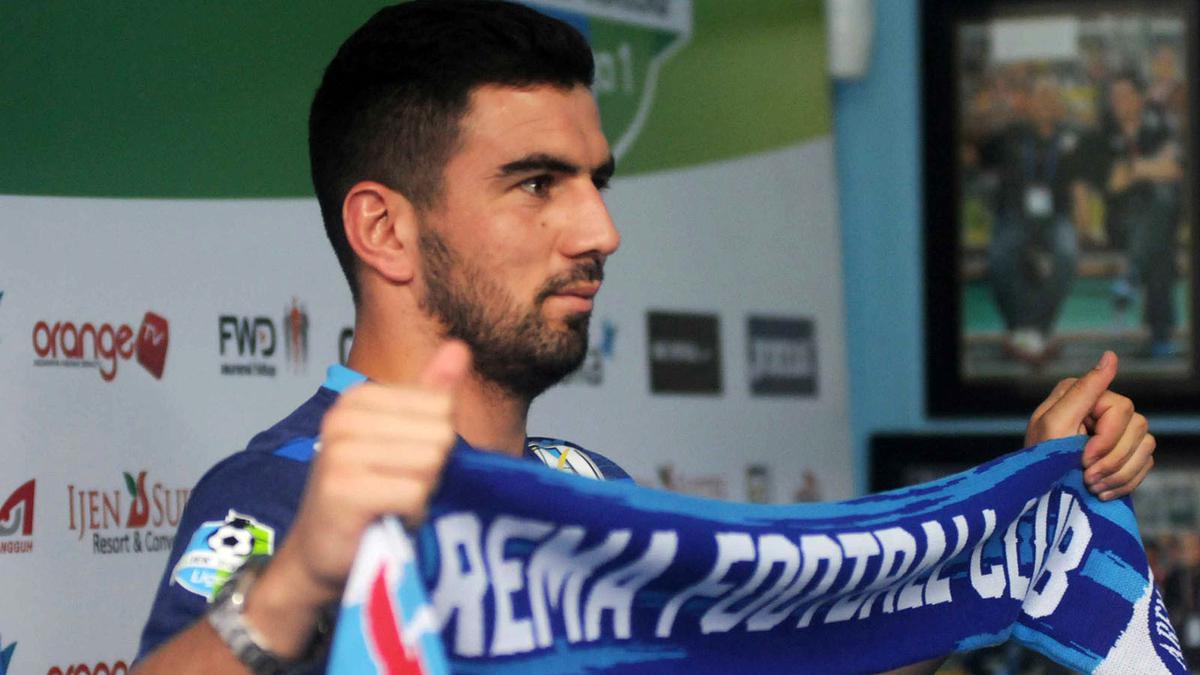 Ahmet Atayev Siap Menjegal Striker Anyar Persib