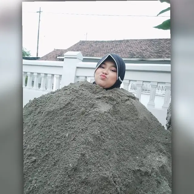 Kekeyi Dikubur Pakai Pasir di Depan Rumah, Warganet: Kayak Sinetron ...