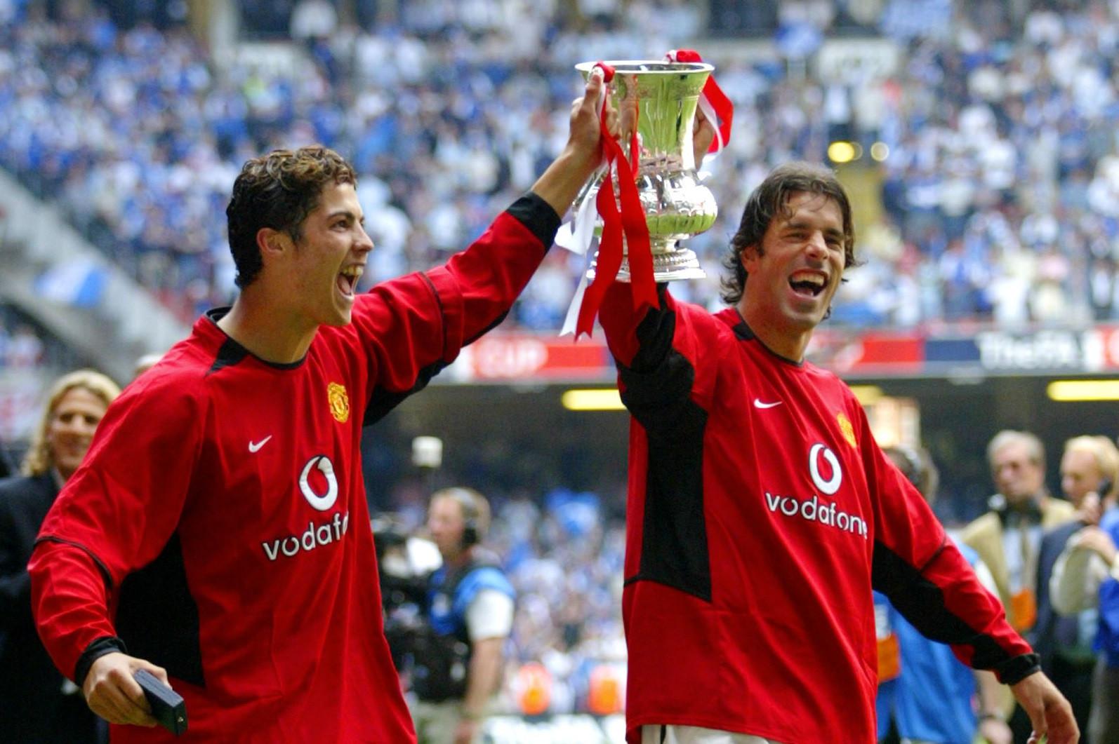 Legenda MU Geleng-Geleng Lihat Tendangan Salto Ronaldo - Bola Liputan6.com