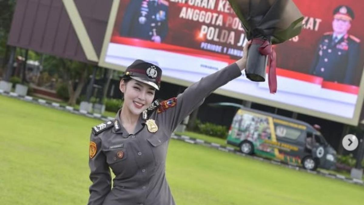 Polwan Febby Veronica Viral Usai Unggah Foto Naik Pangkat, Disebut Mirip Artis Korea