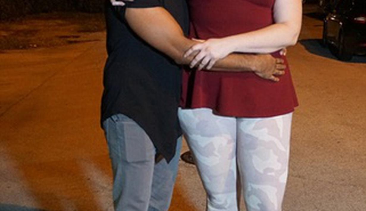 Pesona Aly Stosz: Wanita Dengan Tinggi Lebih Dua Meter - Photo Fimela.com