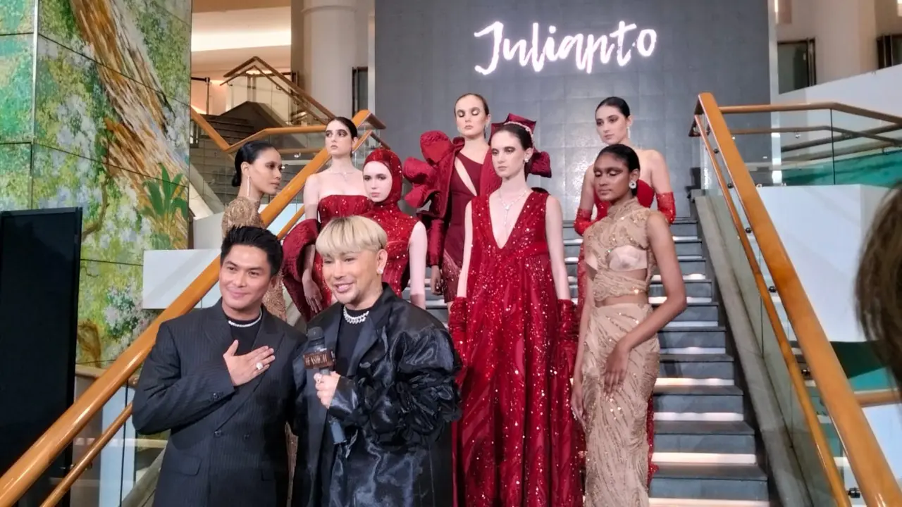 Koleksi Desainer Indonesia Julianto untuk Fashion Show di Milan Italia ...