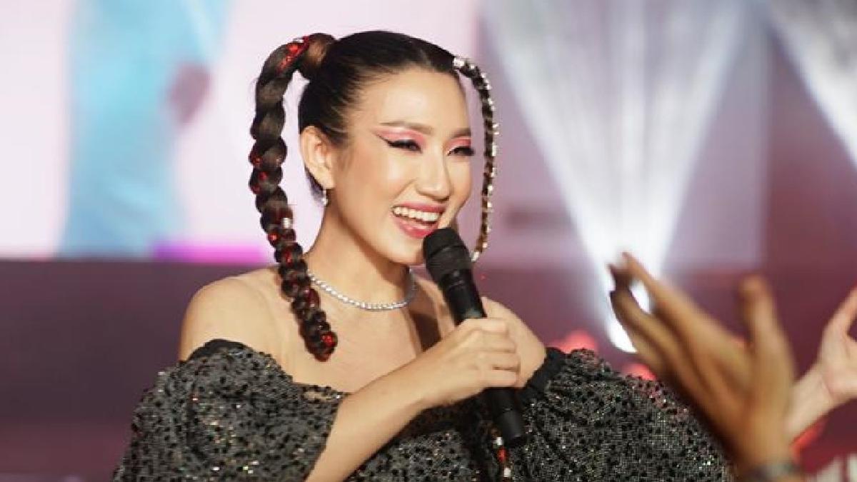 Feline Xiao Rilis Video Musik Kolaborasi Bareng Mendiang Keith Martin ...