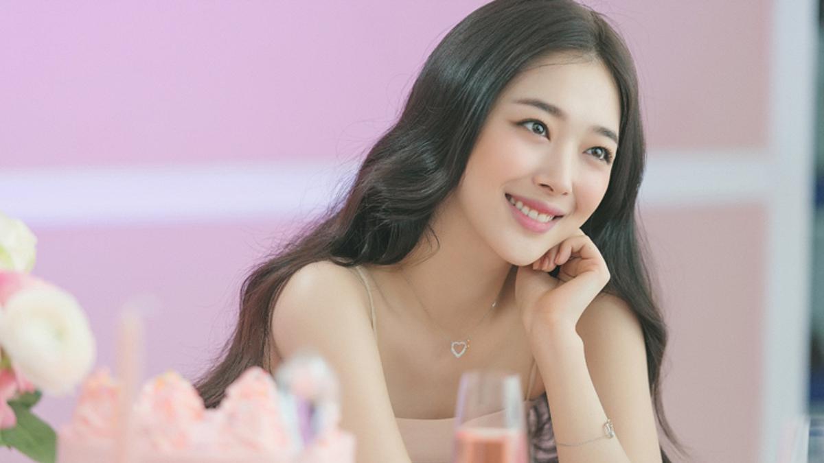 Sulli Meninggal Dunia, Para Artis Korea Dirundung Duka - Entertainment ...