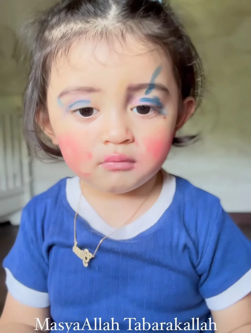 6 Potret Guzel Anak Margin Wieheerm yang Sudah Bisa Makeup Sendiri ...