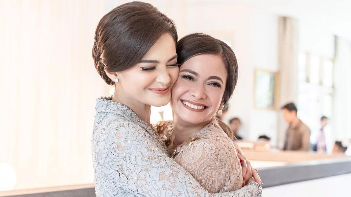 6 Potret Gaya Kompaknya Bestie Ersa Mayori dan Cut Tari yang Sering Dibilang Kembar Saking ...