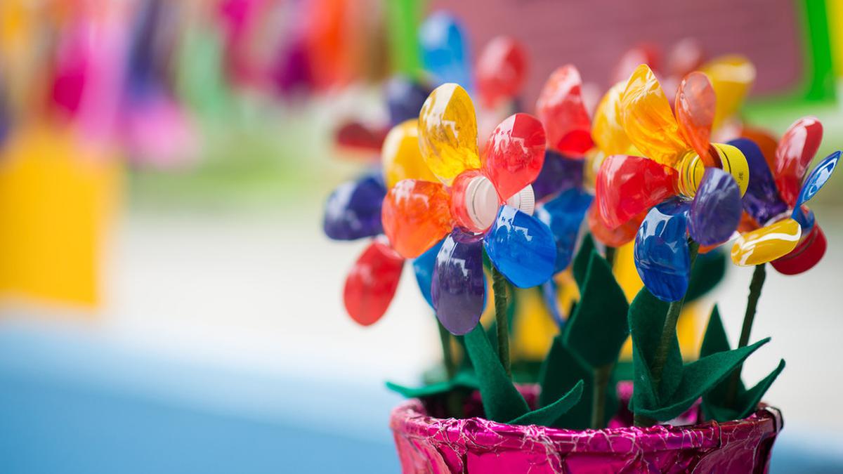 3 Cara Membuat Bunga Plastik yang Mudah dan Cantik