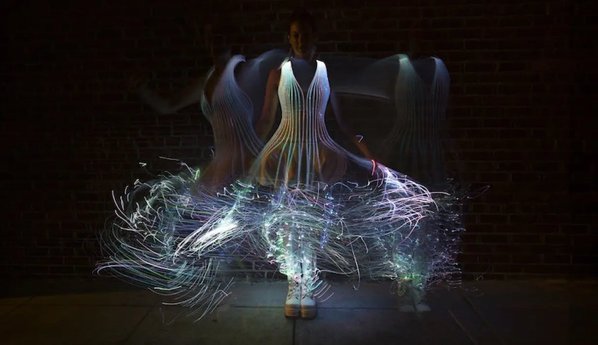 Gaun Cantik Fiber Optik Inilah yang Mungkin Akan Jadi Tren Terbaru di ...