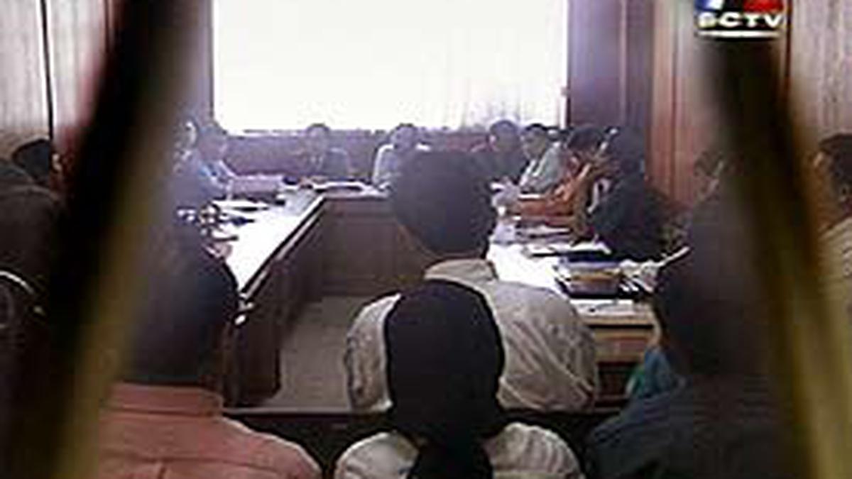 Menkeh: Suap Hakim Kasus Manulife Sulit Dibuktikan - News Liputan6.com