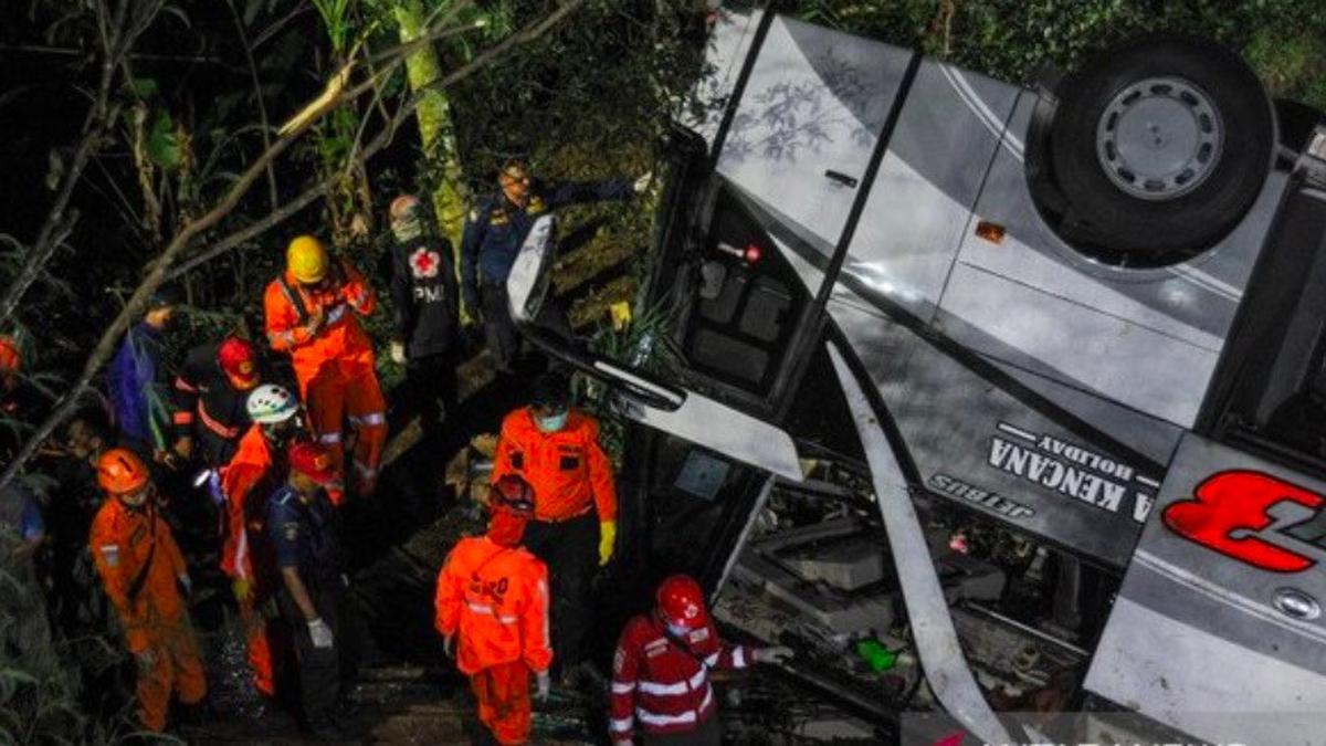 Kecelakaan Maut di Sumedang, Polisi Panggil Pemilik Bus - Berita Otosia.com