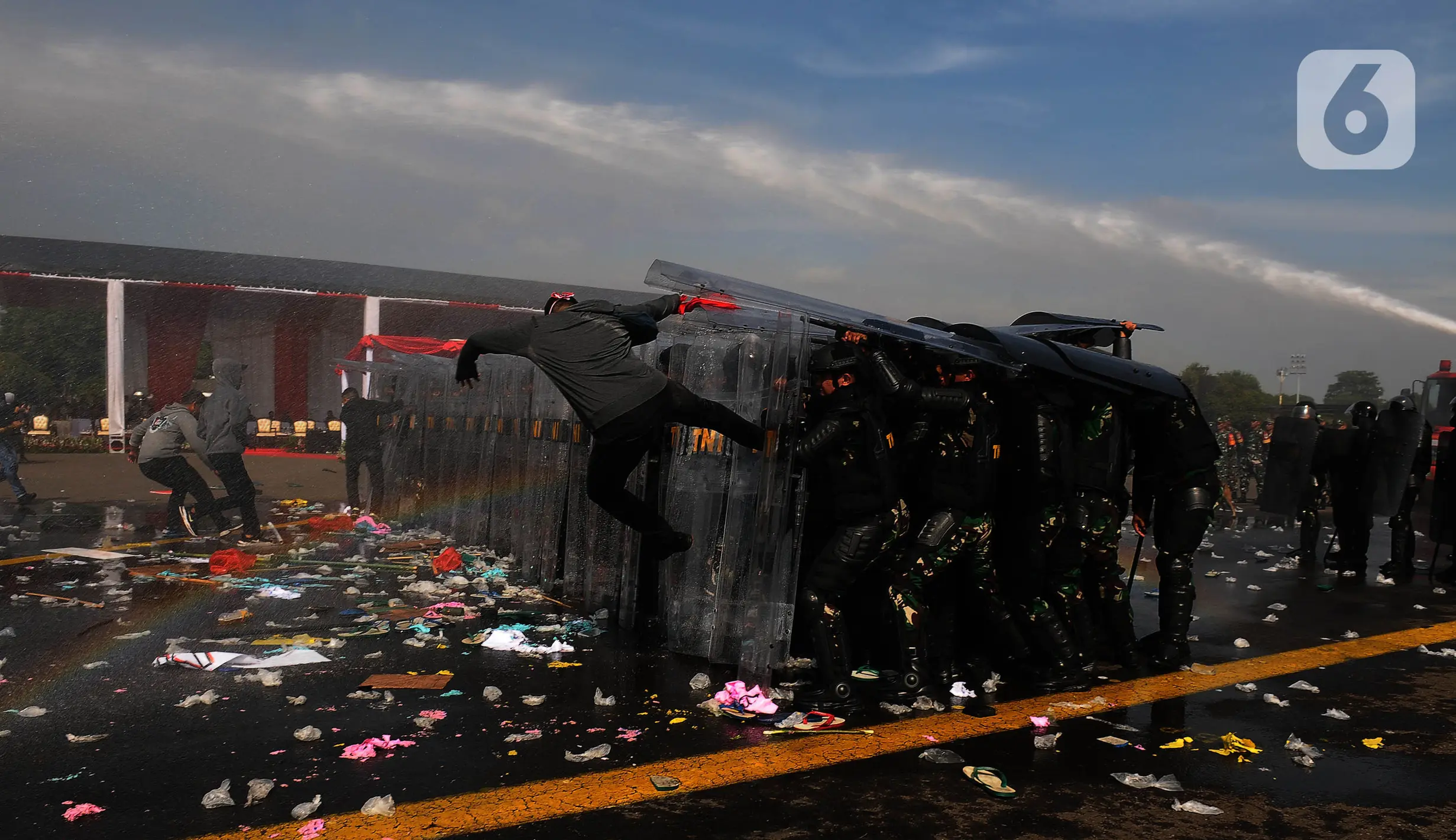 TNI Simulasikan Pengamanan Unjuk Rasa Penolakan Hasil Pemilu 2024 - Foto Liputan6.com