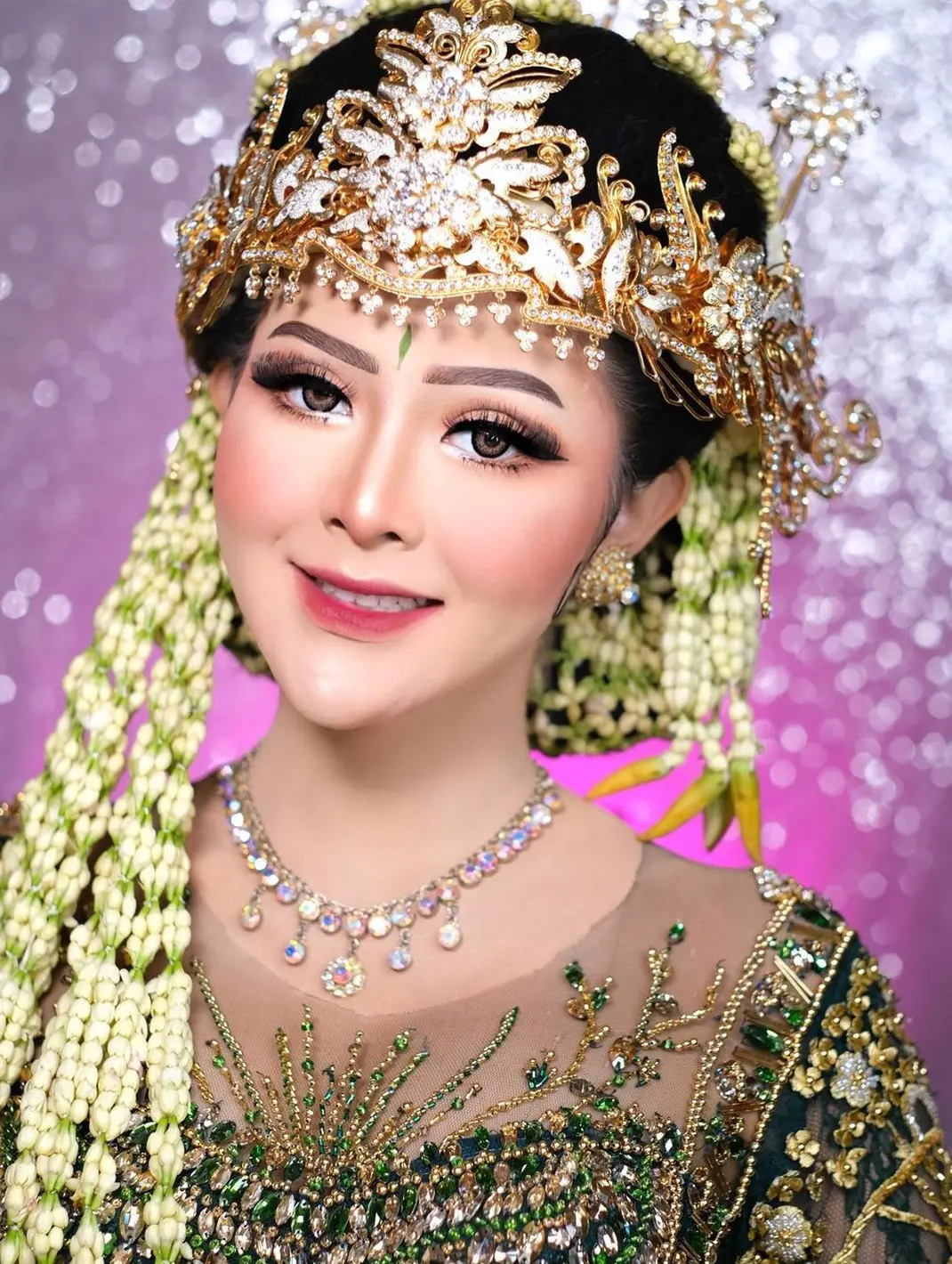 6 Gaya Makeup Bella Bonita Istri Denny Caknan di Acara Ngunduh Mantu Karya MUA Malang - Photo ...