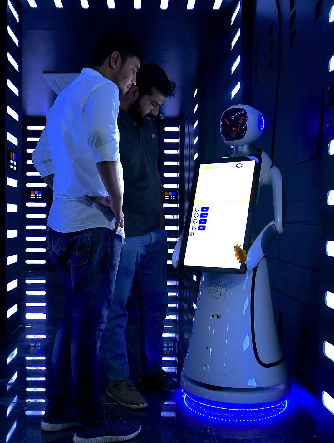 FOTO: Restoran di India Pekerjakan Robot sebagai Pelayan - Foto ...