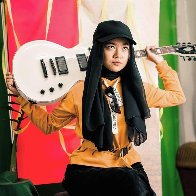 4 Fakta Tentang Meliani, Gitaris Metal Hijaber Yang Dipuji Megadeth ...