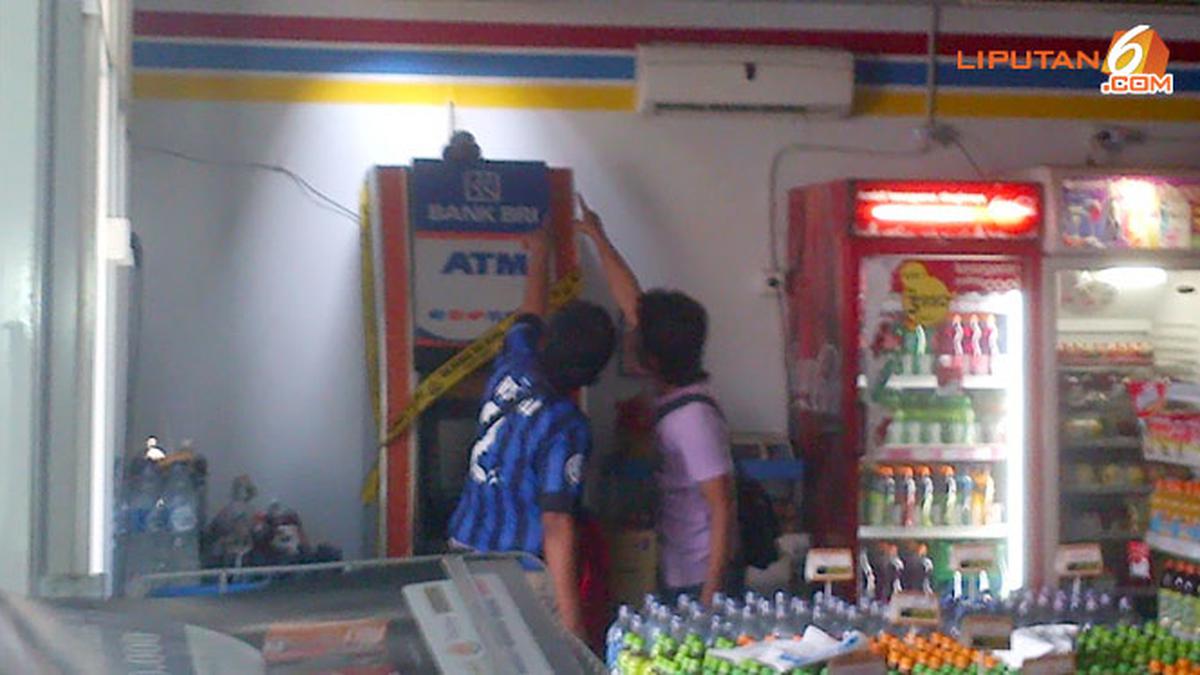 ATM BRI Dibobol Pencuri, Polisi Periksa CCTV - News Liputan6.com