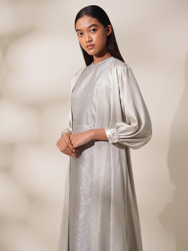 8 Pilihan Long Dress Brokat Kombinasi Outer Satin Lengan Balon, Tampil ...